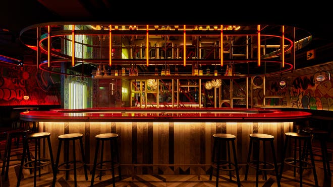 歌舞伎町のバー「RUN」|映像映え抜群!ネオン×デザイン空間|MV・TV・ファッション撮影に最適!の写真9