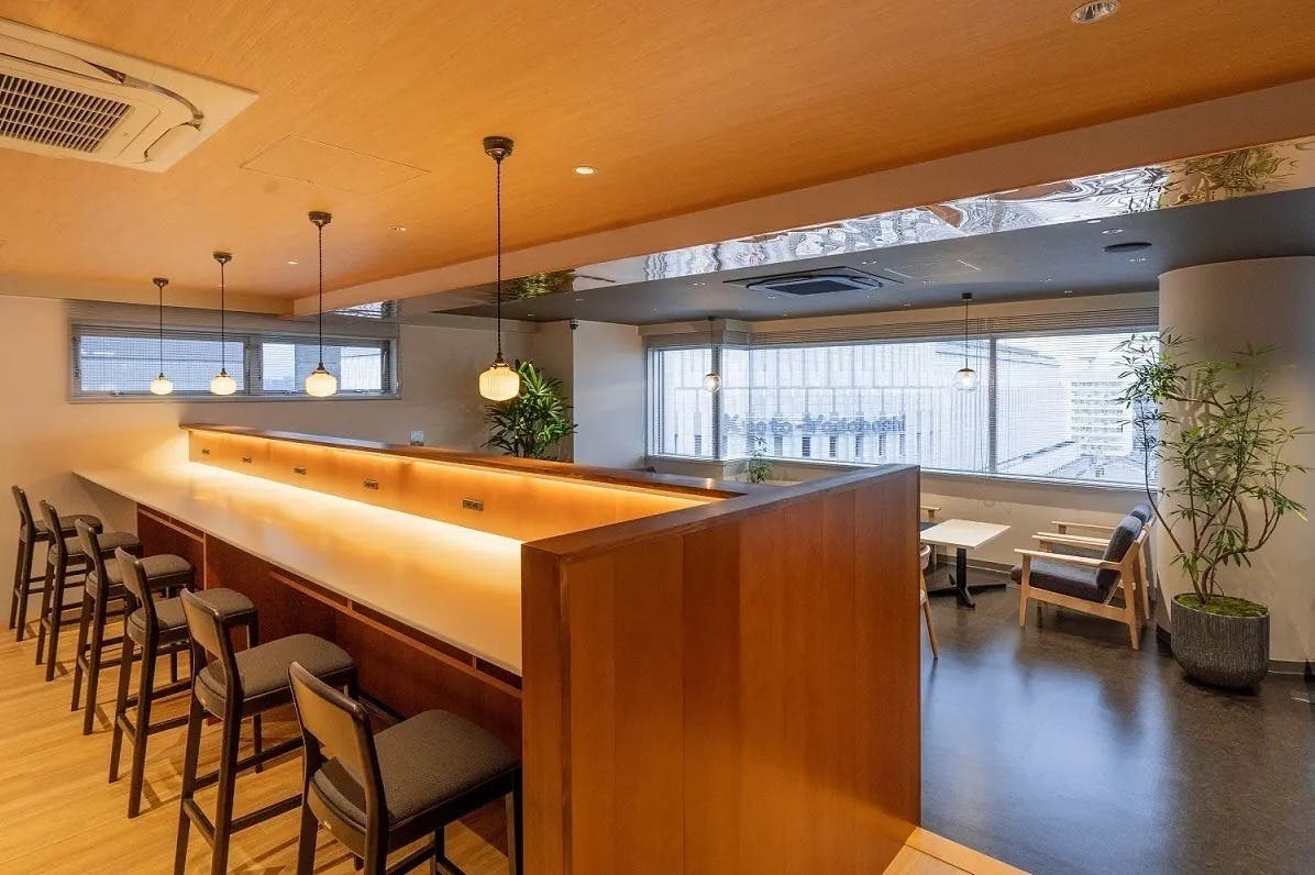 ServiceOffice W 京都駅前 オープン席④【京都駅徒歩5分】ラウンジ利用　WEB会議OK・フリードリンク有の写真2