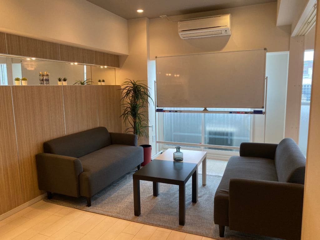 JR高田馬場駅から徒歩5分。Wi-Fi、電源、キッチン、浴室を完備した多目的レンタルスペースの写真1