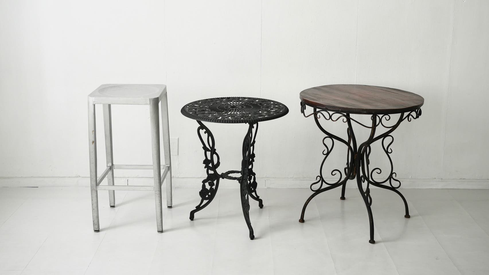 机、椅子の画像1