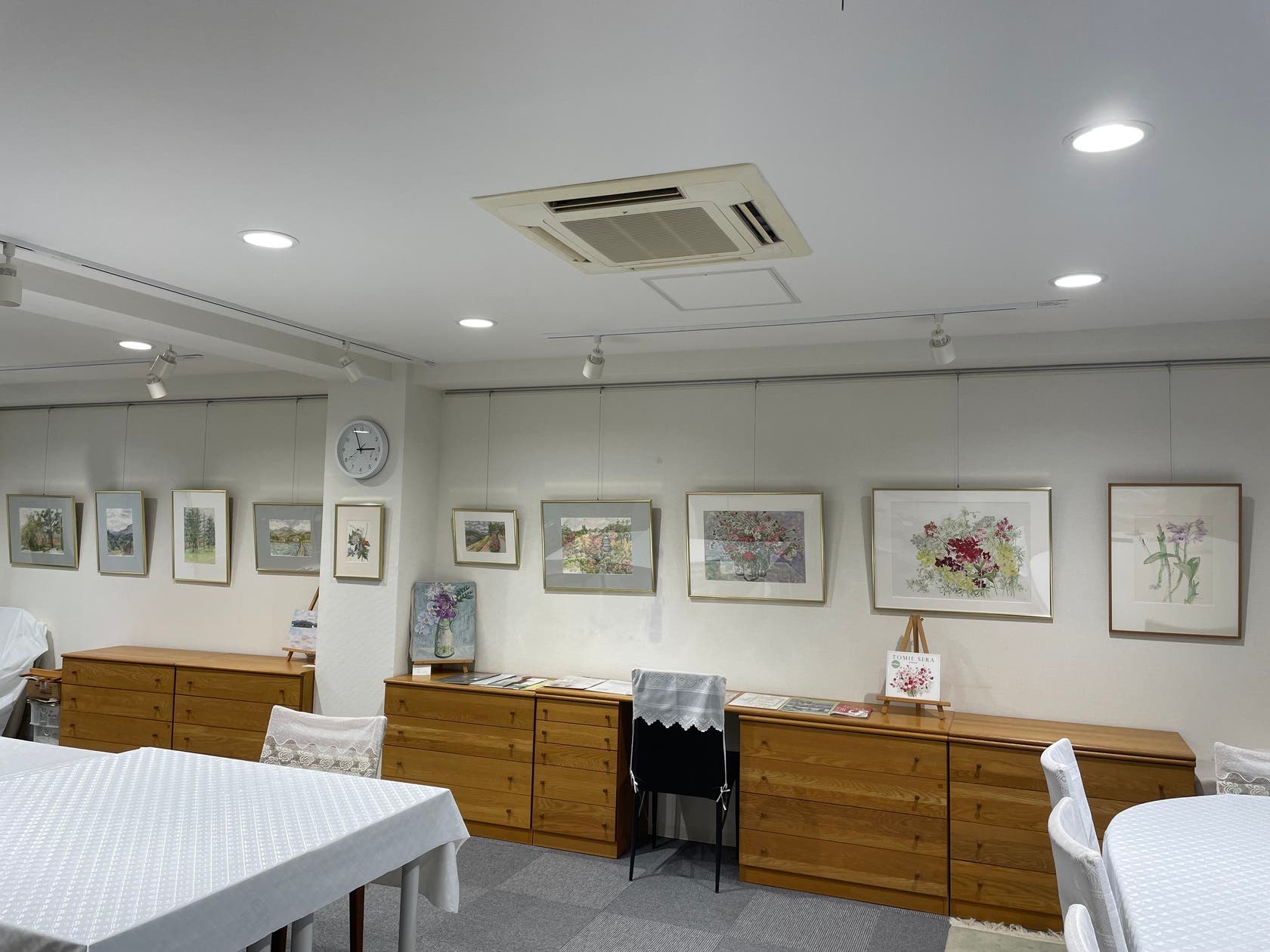 阪神御影駅より徒歩5分、55平米の広々スペース。自習室、貸教室、ギャラリー。定期利用募集中！の写真1