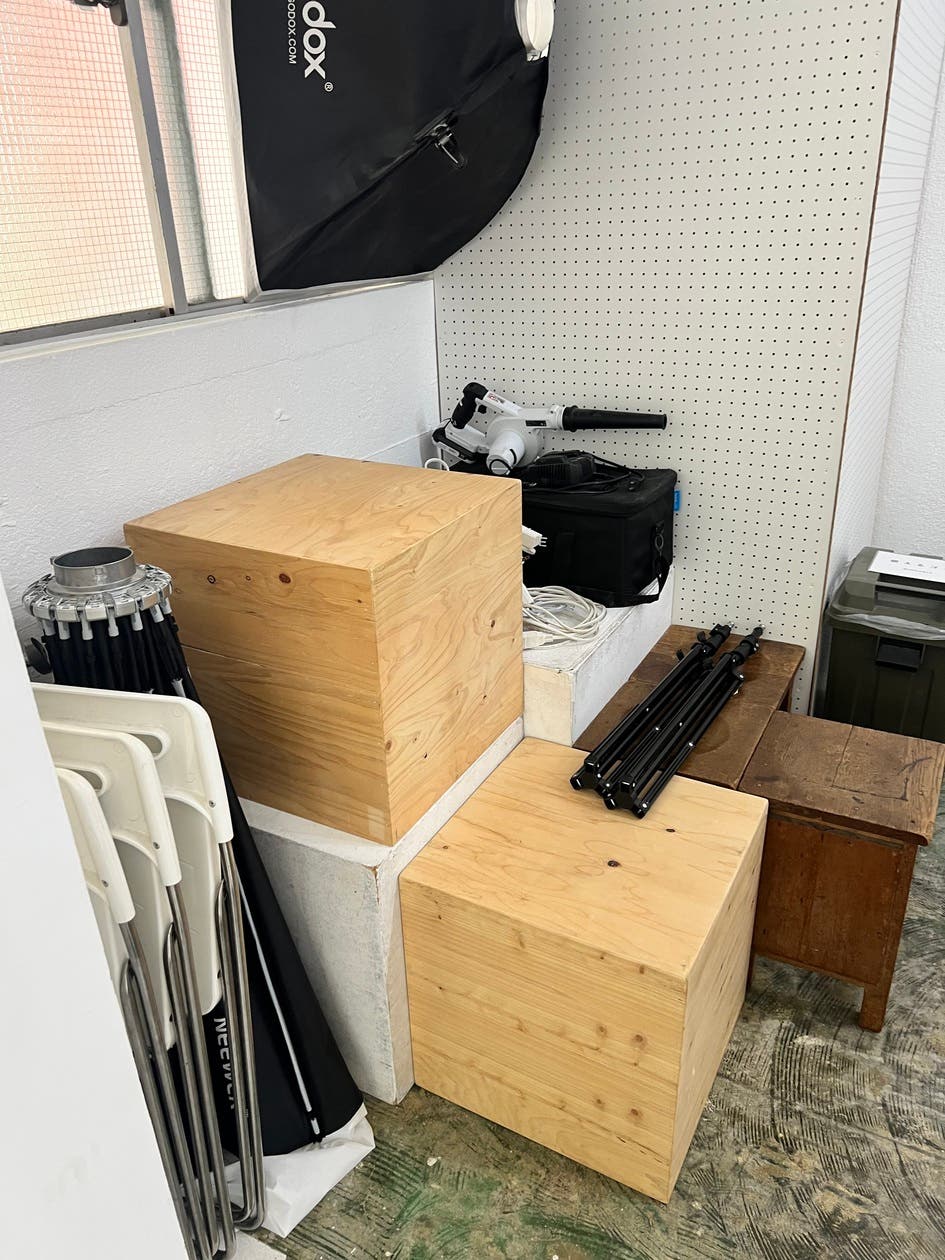 撮影機材無料&広いスペース 3面Rの本格白ホリゾント【N1スタジオ】神楽坂に天高3.5m/80㎡ モルタル床あり&レトロな倉庫の写真27