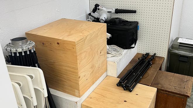 撮影機材無料&広いスペース 3面Rの本格白ホリゾント【N1スタジオ】神楽坂に天高3.5m/80㎡ モルタル床あり&レトロな倉庫の写真27