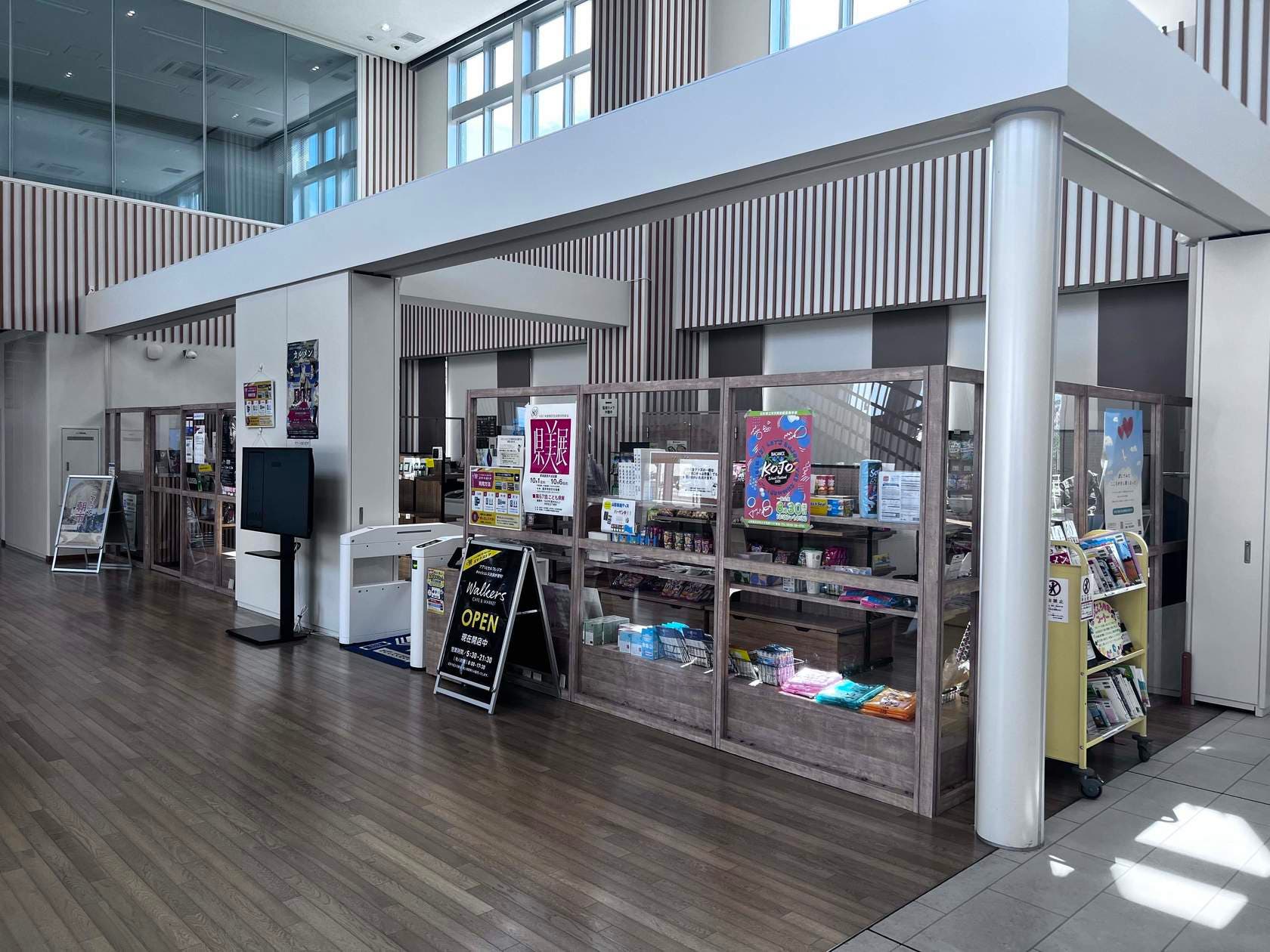 地方都市の駅ビルのセレクトショップの写真1