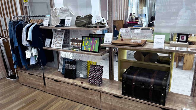 地方都市の駅ビルのセレクトショップの写真2