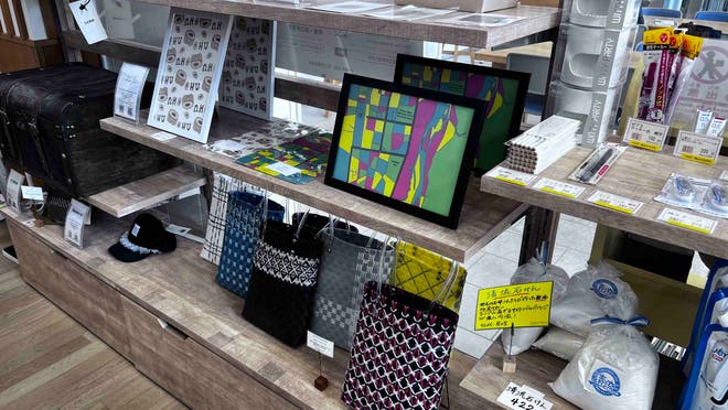 地方都市の駅ビルのセレクトショップの写真3