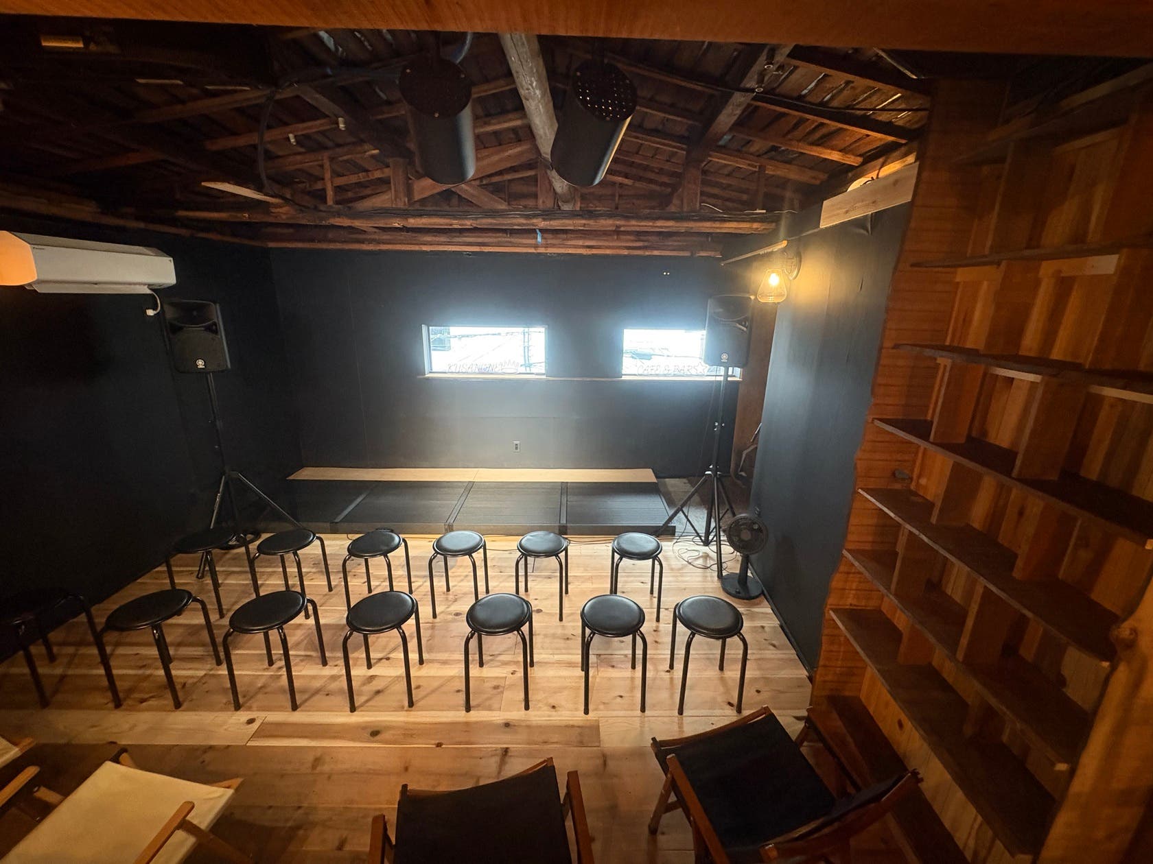 梅田駅近くの無料貸出Barの写真7