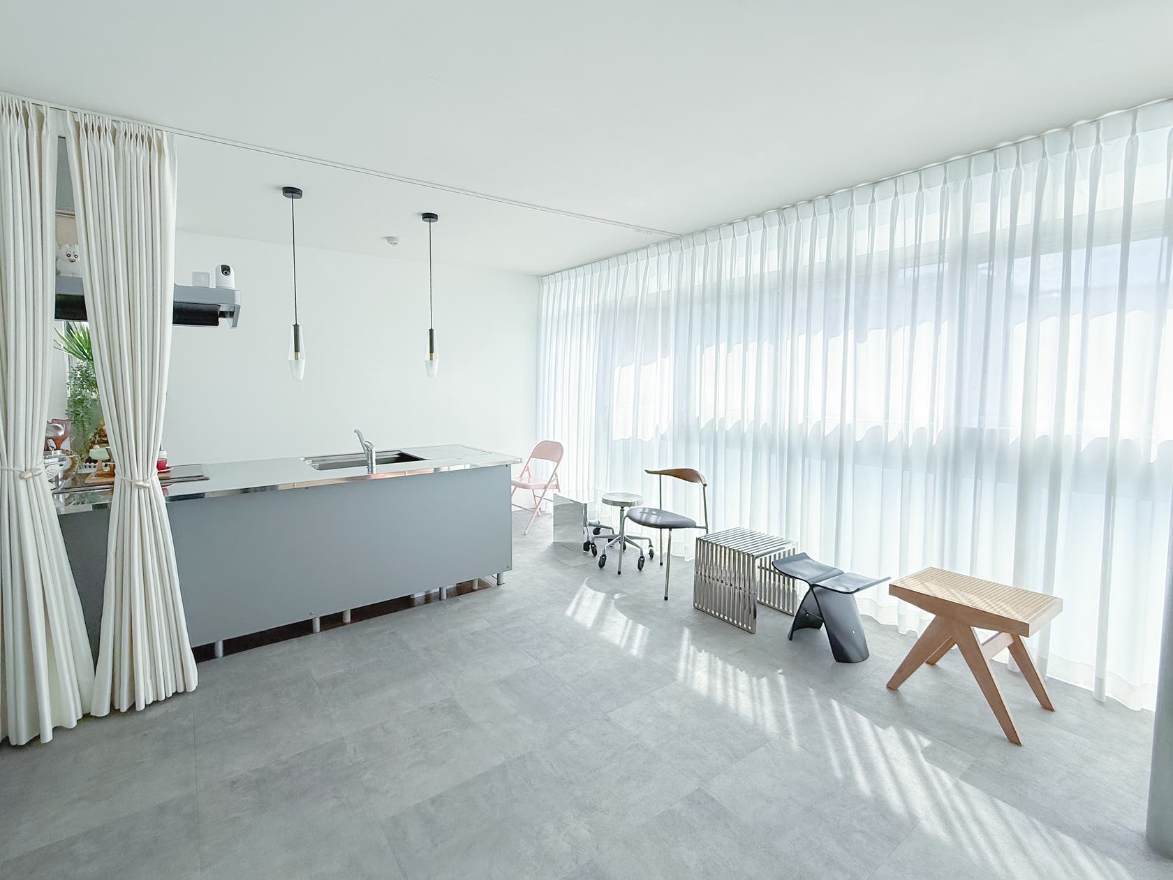 【自然光×白壁】デザイナーズスタジオ｜物撮り・動画・ライフスタイル撮影にの写真1