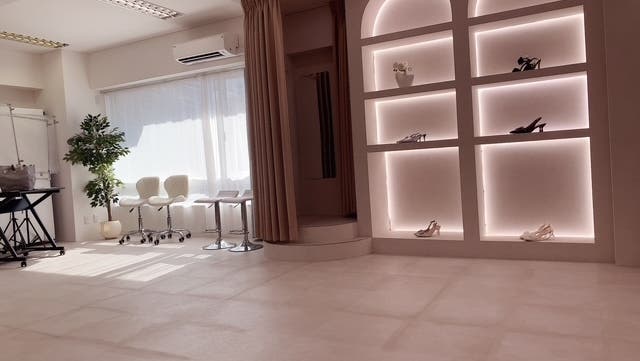 【高級ショップ空間】天井3m|自然光|撮影機材無料|ディスプレイ棚|ハンガーラック|フィッティング|ダンスミラーの写真7