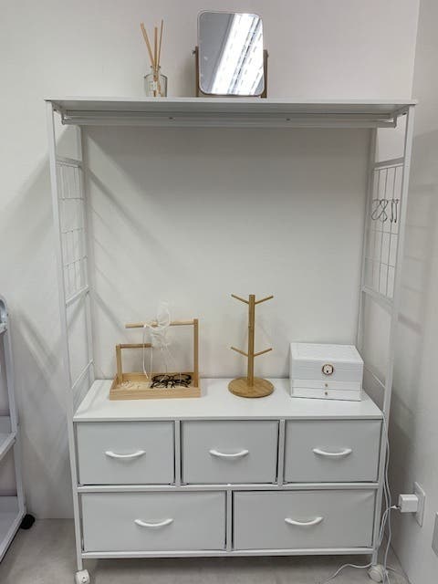 【高級ショップ空間】天井3ｍ｜自然光｜撮影機材無料｜ディスプレイ棚｜ハンガーラック｜フィッティング｜ダンスミラーの写真10