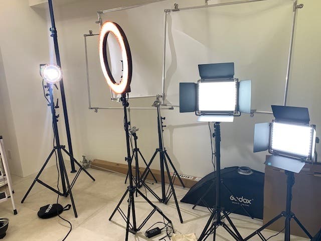 【高級ショップ空間】天井3ｍ｜自然光｜撮影機材無料｜ディスプレイ棚｜ハンガーラック｜フィッティング｜ダンスミラーの写真14