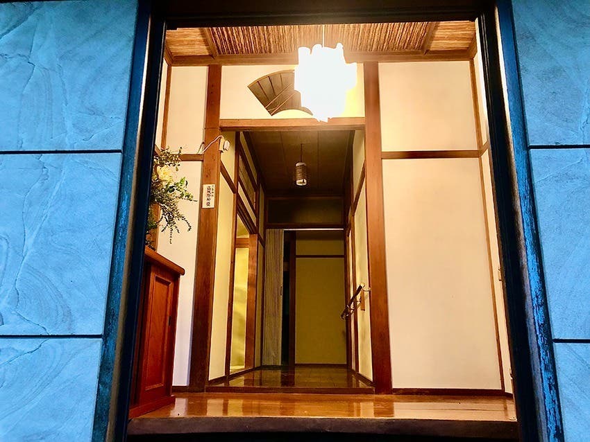 敷地250坪一棟貸し「伝統的入母屋造りの平屋古民家と現代的インテリアの融合」の写真9