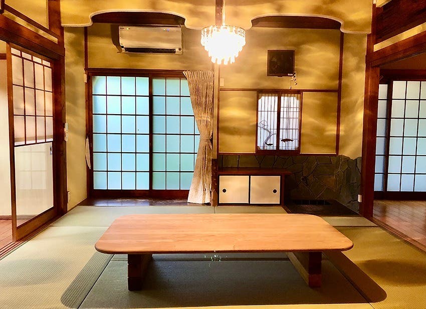 敷地250坪一棟貸し「伝統的入母屋造りの平屋古民家と現代的インテリアの融合」の写真5