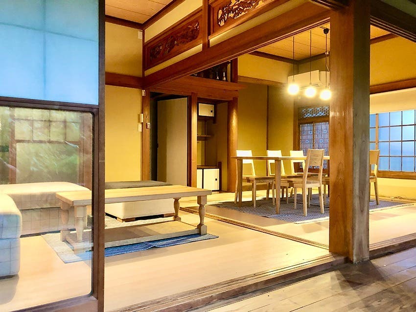 敷地250坪一棟貸し「伝統的入母屋造りの平屋古民家と現代的インテリアの融合」の写真1