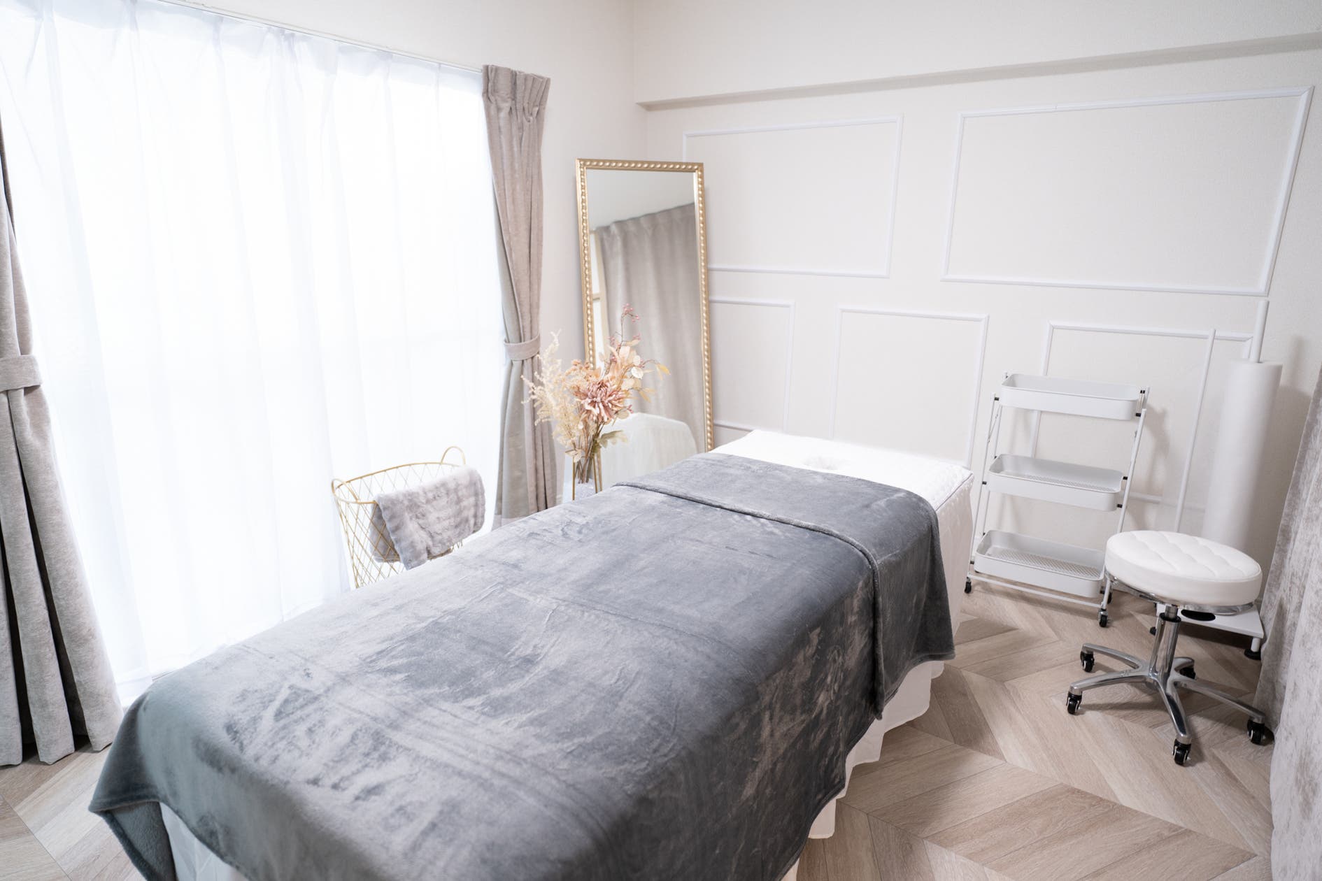 千種駅徒歩2分の立地に35㎡のゆったりレンタルサロンがオープン。設備充実、用途多彩です。の写真1