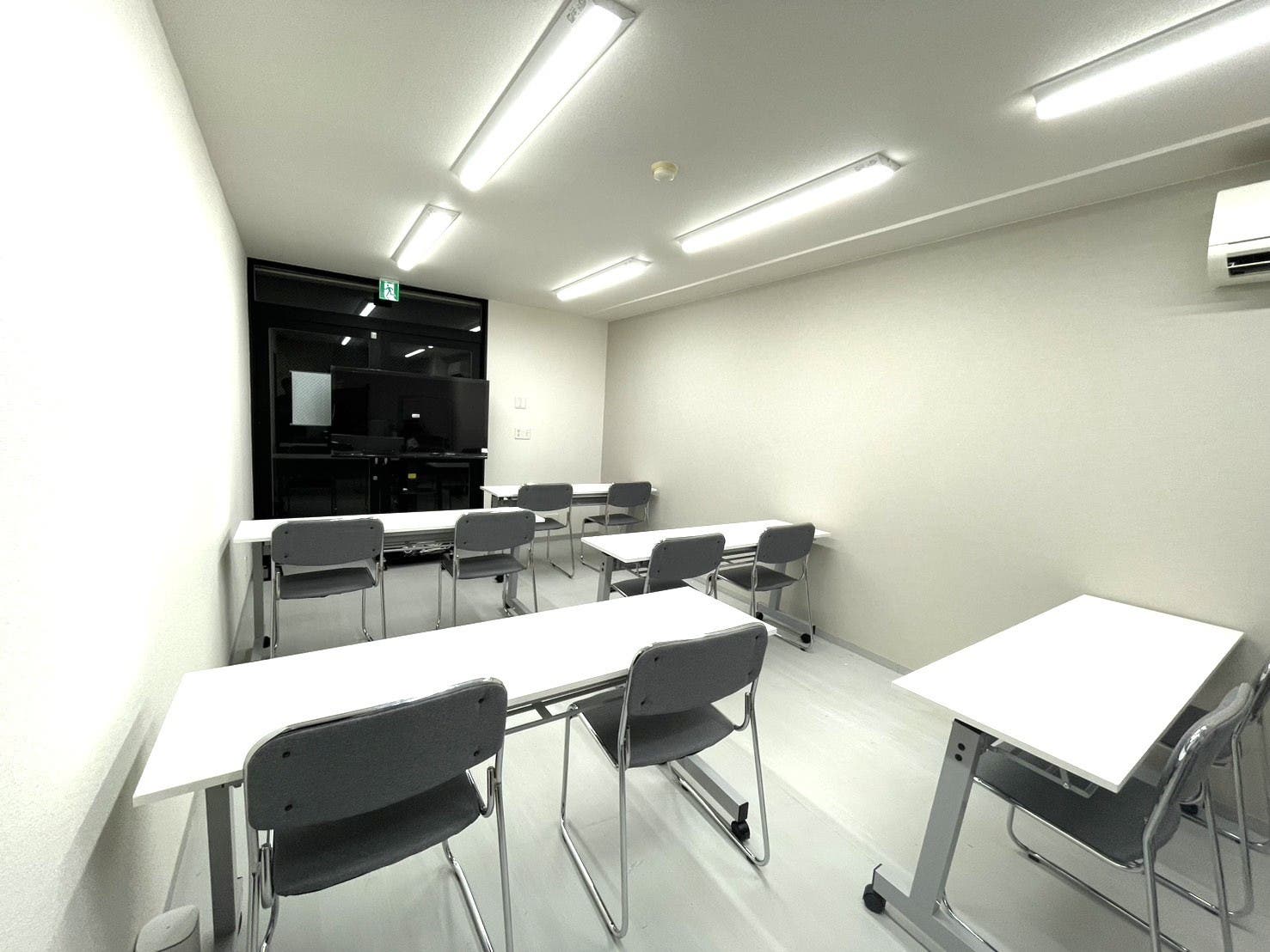 ◇◆改装済でキレイ・広い◆◇１階・店舗で視認性抜群★岡山駅徒歩3分★24時間営業★ゆったり12名★wi-fi完備★55型モニターの写真7