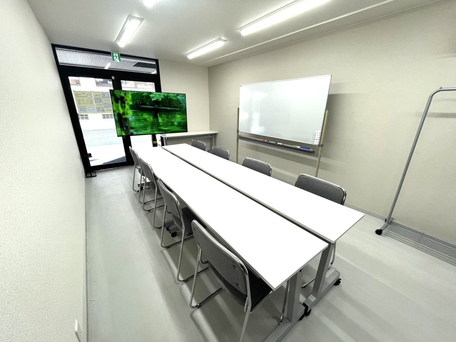 ◇◆改装済でキレイ・広い◆◇１階・店舗で視認性抜群★岡山駅徒歩3分★24時間営業★ゆったり12名★wi-fi完備★55型モニターの写真12