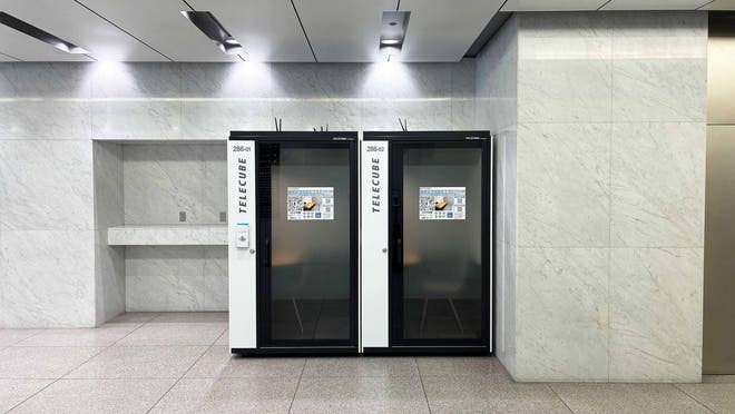 【テレキューブ】日本生命梅田ビルの個室型ワークブース(286-02)です。視線と音を遮る、プライベートな集中環境。の写真1