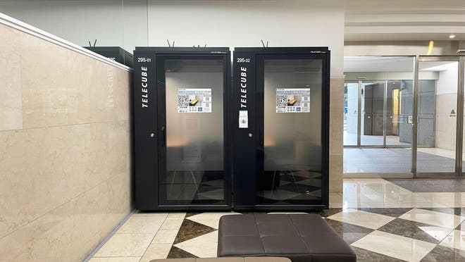 【テレキューブ】エフ・ニッセイ恵比寿ビルの個室型ワークブース(295-01)です。視線と音を遮る、プライベートな集中環境。の写真1