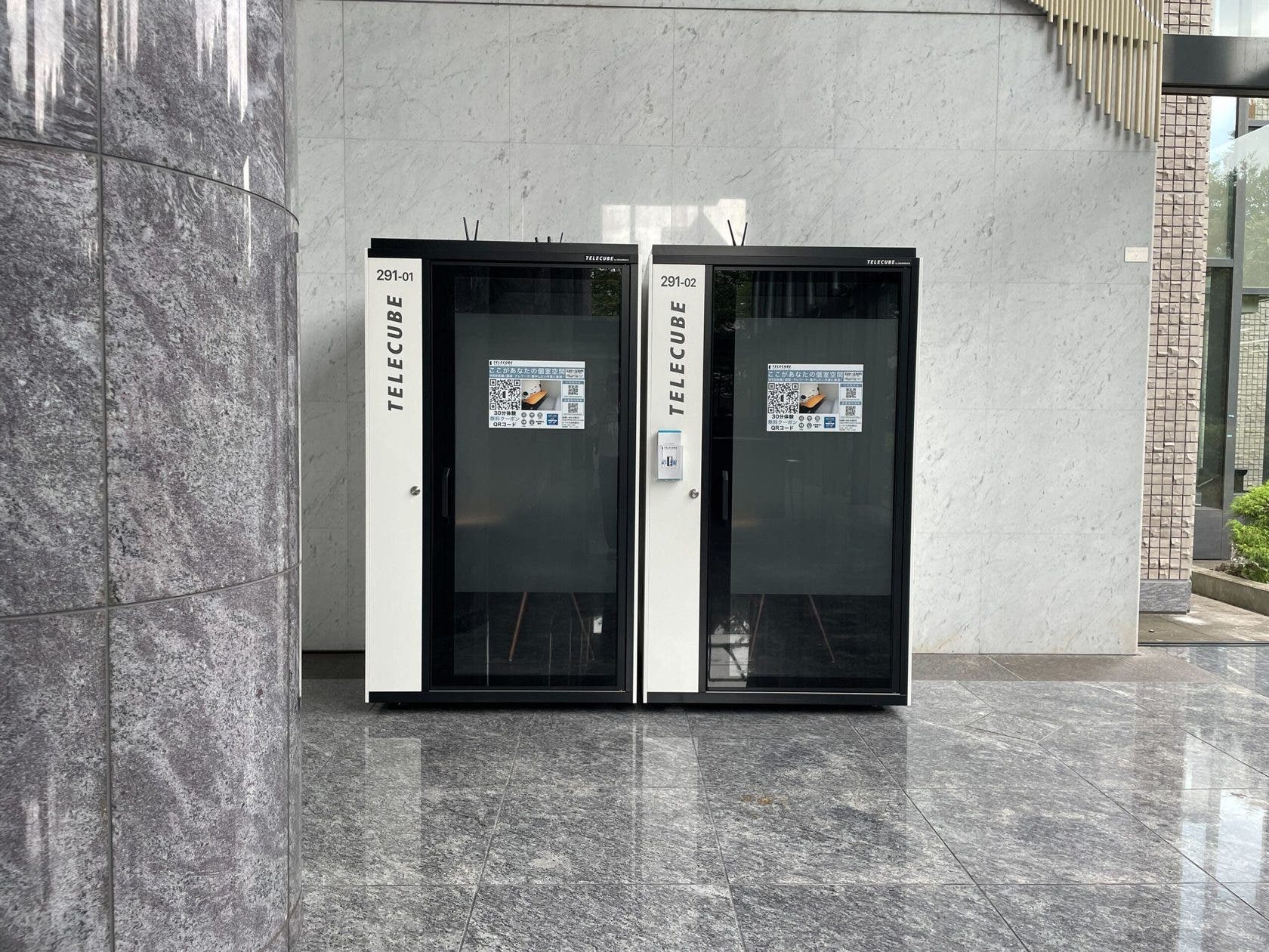 【テレキューブ】武蔵小杉タワープレイスの個室型ワークブース（291-01）です。視線と音を遮る、プライベートな集中環境。の写真1