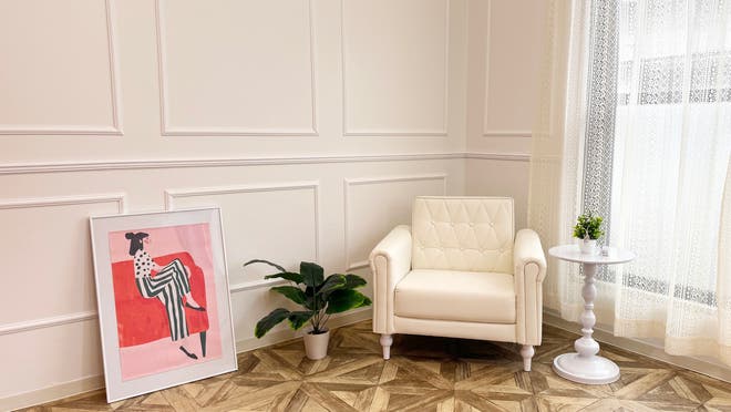 【渋谷・三軒茶屋エリア】駅チカ・自然光たっぷり白壁×バラ背景撮影スタジオ|ポートレート・ファッション・商品・SNS撮影の写真2