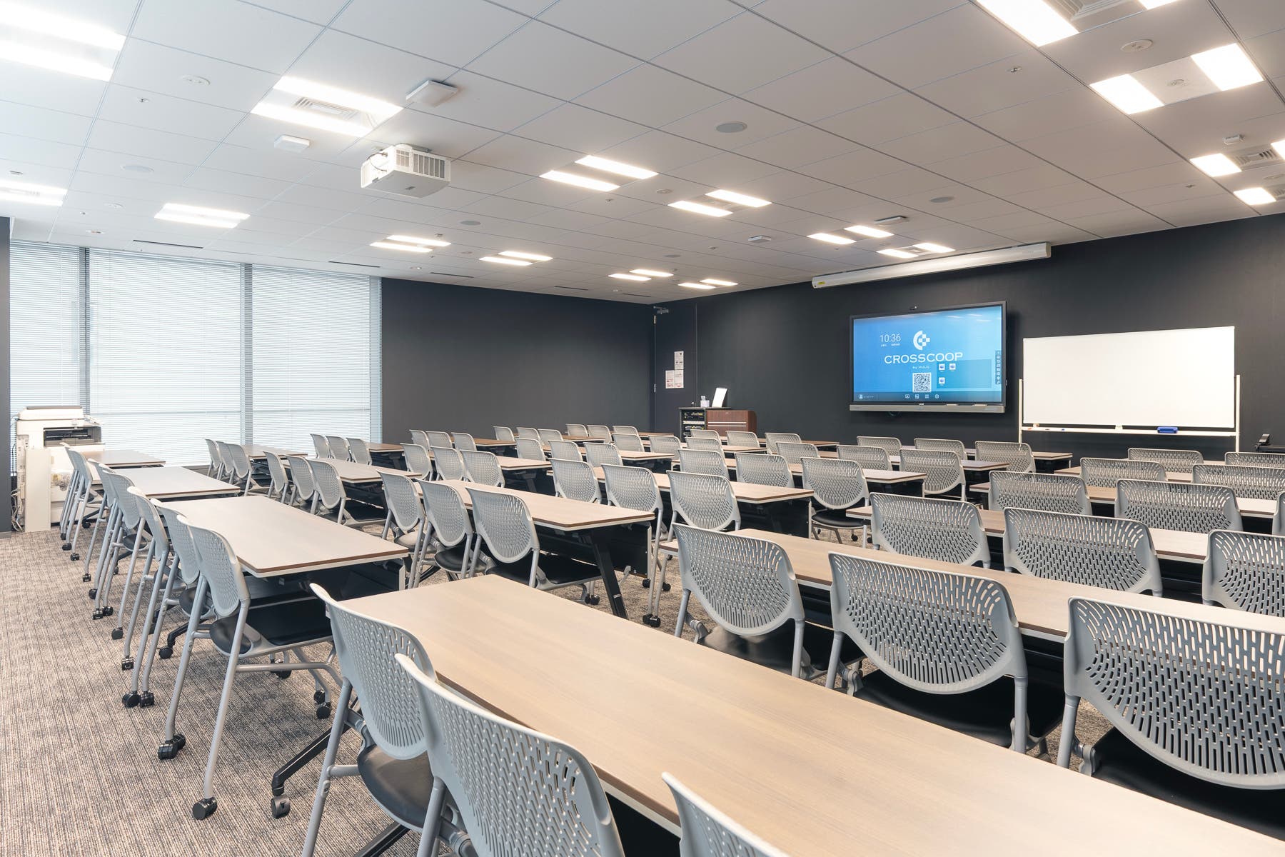 スペモ/新橋駅近徒歩4分/会議/セミナー/講演会/モニター完備/784_CROSSCOOP新橋の写真1