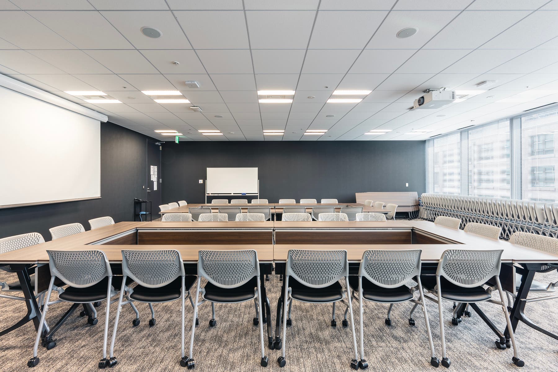 スペモ/新橋駅近徒歩4分/会議/セミナー/講演会/モニター完備/784_CROSSCOOP新橋の写真2