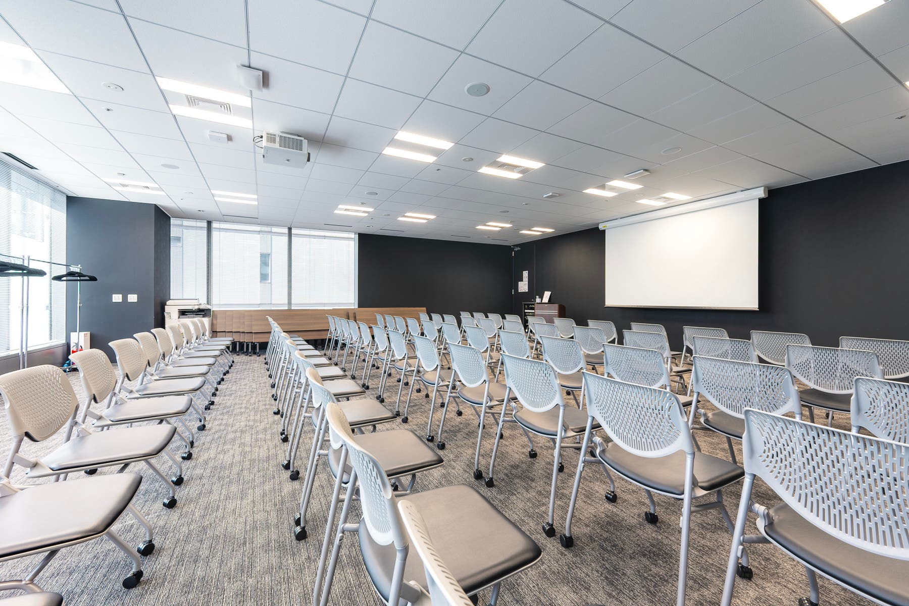 スペモ/新橋駅近徒歩4分/会議/セミナー/講演会/モニター完備/784_CROSSCOOP新橋の写真3