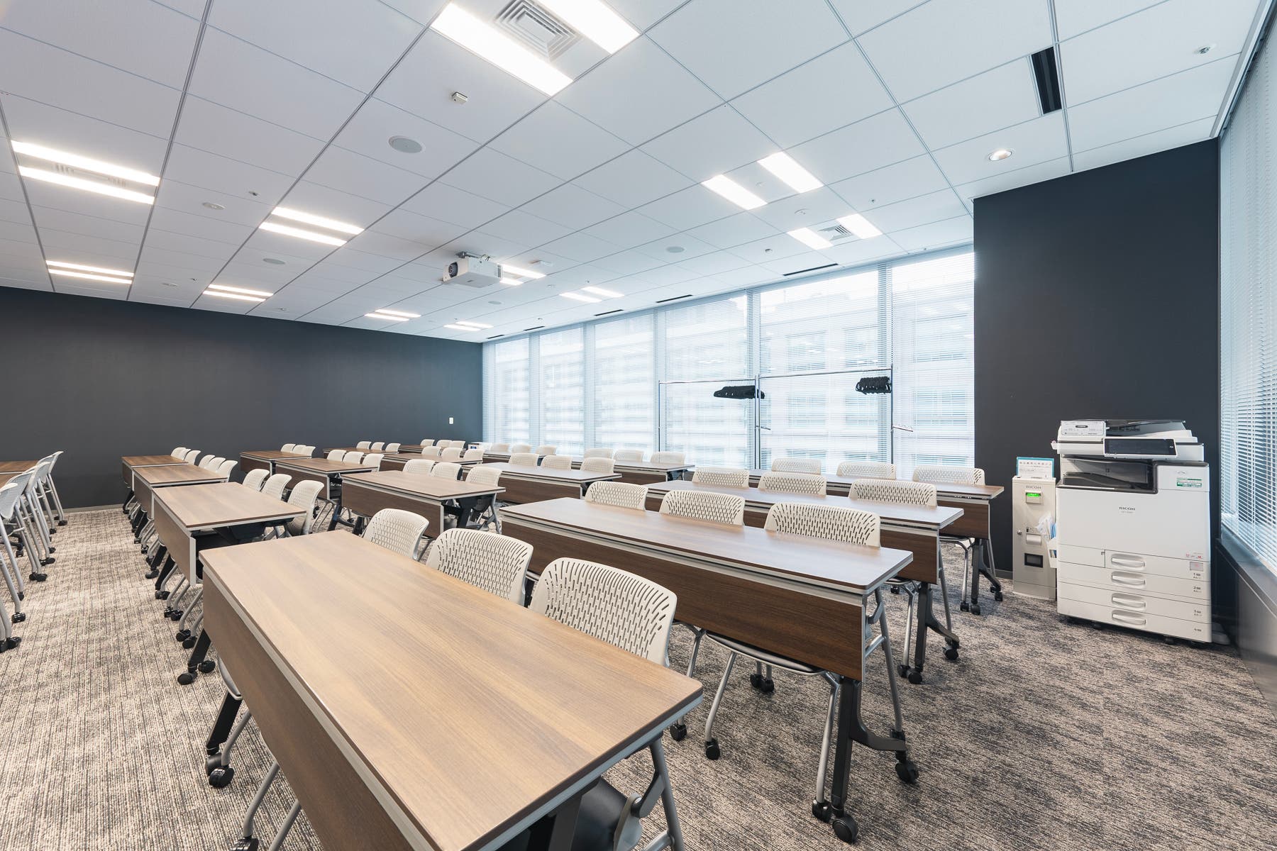 スペモ/新橋駅近徒歩4分/会議/セミナー/講演会/モニター完備/784_CROSSCOOP新橋の写真5