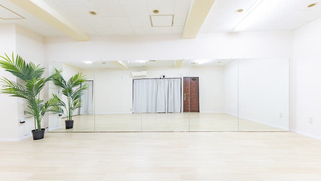 New🎊【京急川崎駅9分】45㎡の広々空間|幅6mの大型鏡|無料で使える備品多数の写真2