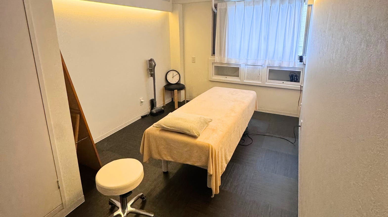 【港区・赤坂のレンタルサロン】溜池山王駅３分🚶個室🤫昇降機能付き施術ベッド完備『レンタルサロン東風』の写真10