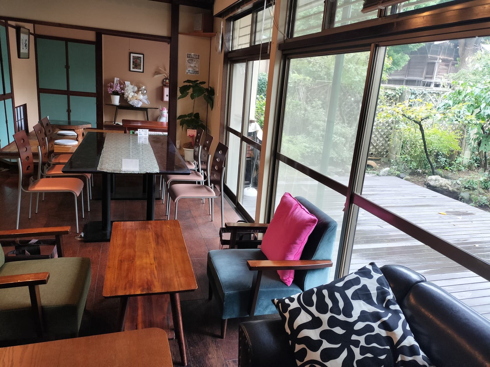 緑豊かな古民家カフェ京成八幡駅から徒歩5分の写真1