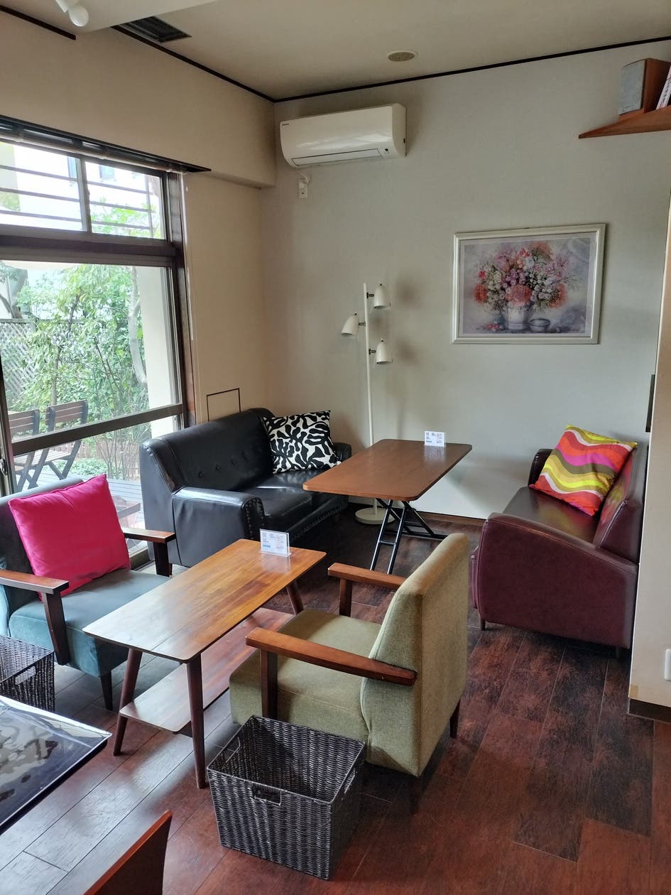 緑豊かな古民家カフェ京成八幡駅から徒歩5分の写真3