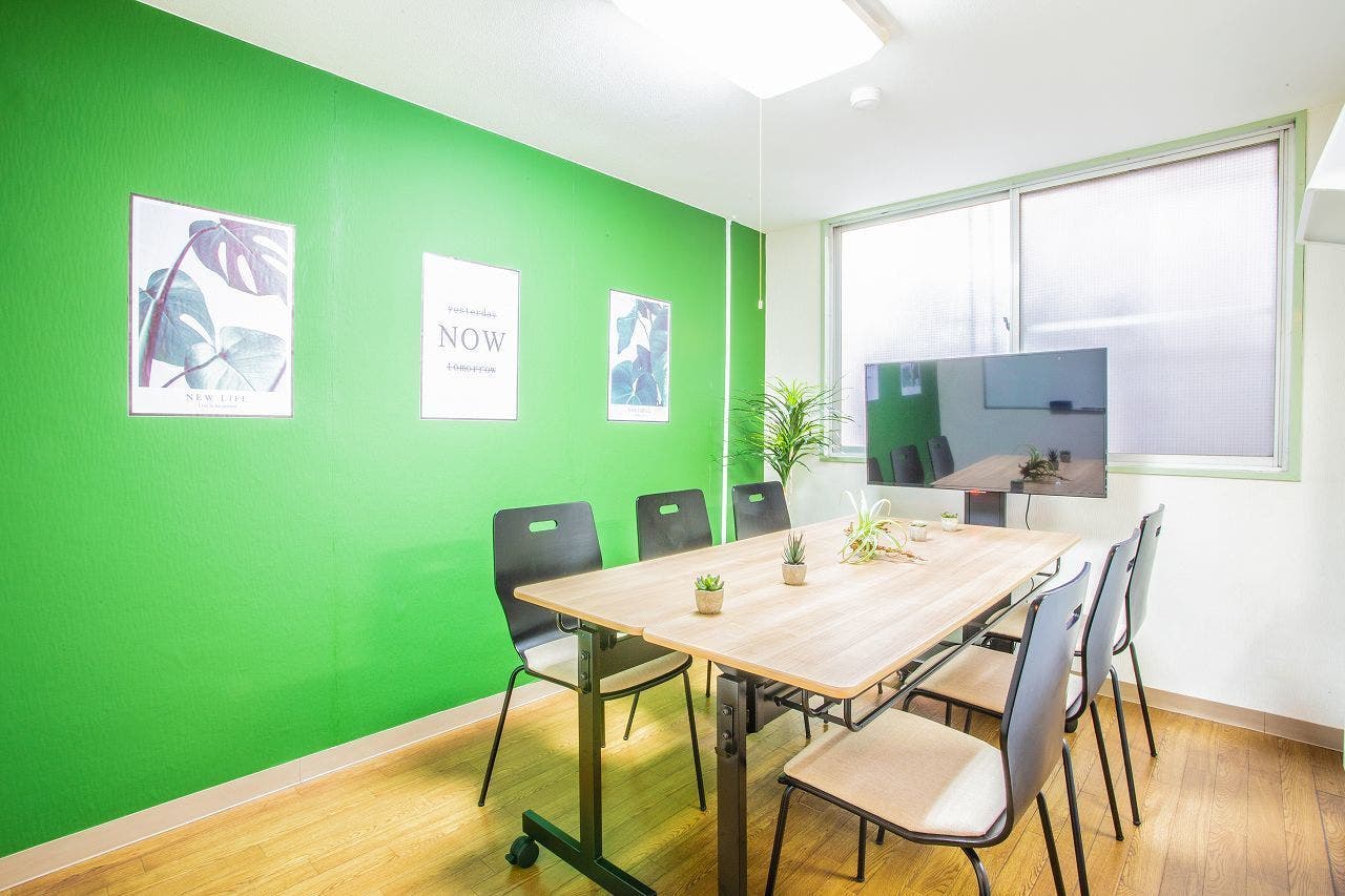 【蒲田駅2分！8名】綺麗な室内！WiFi・大型モニター・ホワイトボード全て無料！ふれあい貸し会議室 蒲田B-GreenAce1の写真1
