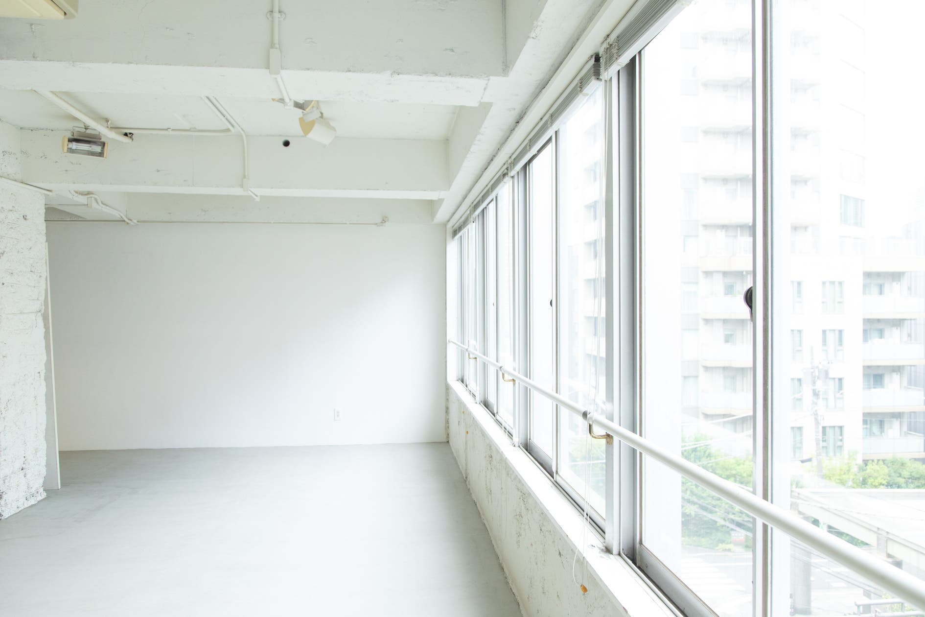 【恵比寿徒歩5分】ギャラリー、展示会等　フィッティングルーム有り、ラック貸し出し可能、白壁コンクリ床　64㎡ 4Fの写真2