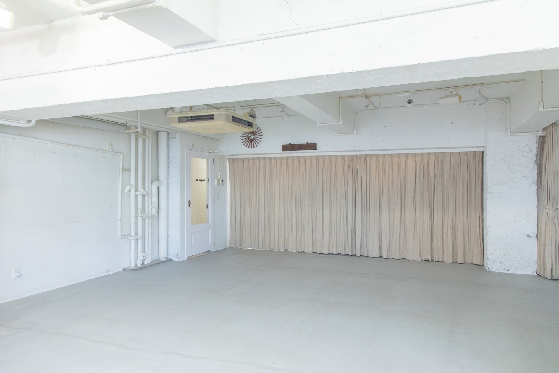 【恵比寿徒歩5分】ギャラリー、展示会等　フィッティングルーム有り、ラック貸し出し可能、白壁コンクリ床　64㎡ 4Fの写真4