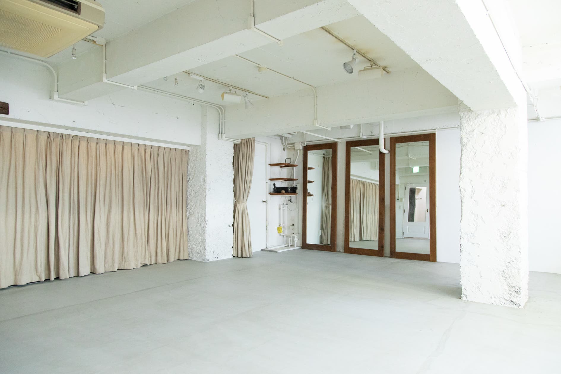 【恵比寿徒歩5分】ギャラリー、展示会等　フィッティングルーム有り、ラック貸し出し可能、白壁コンクリ床　64㎡ 4Fの写真5