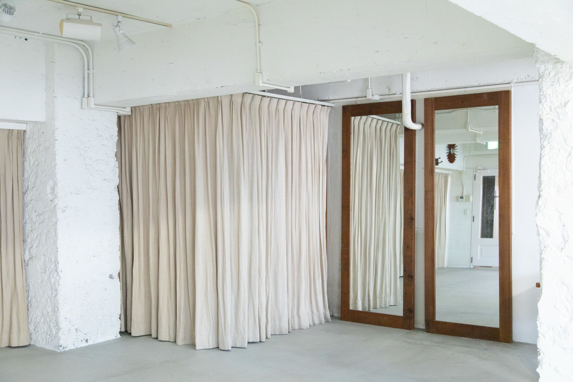 【恵比寿徒歩5分】ギャラリー、展示会等　フィッティングルーム有り、ラック貸し出し可能、白壁コンクリ床　64㎡ 4Fの写真7