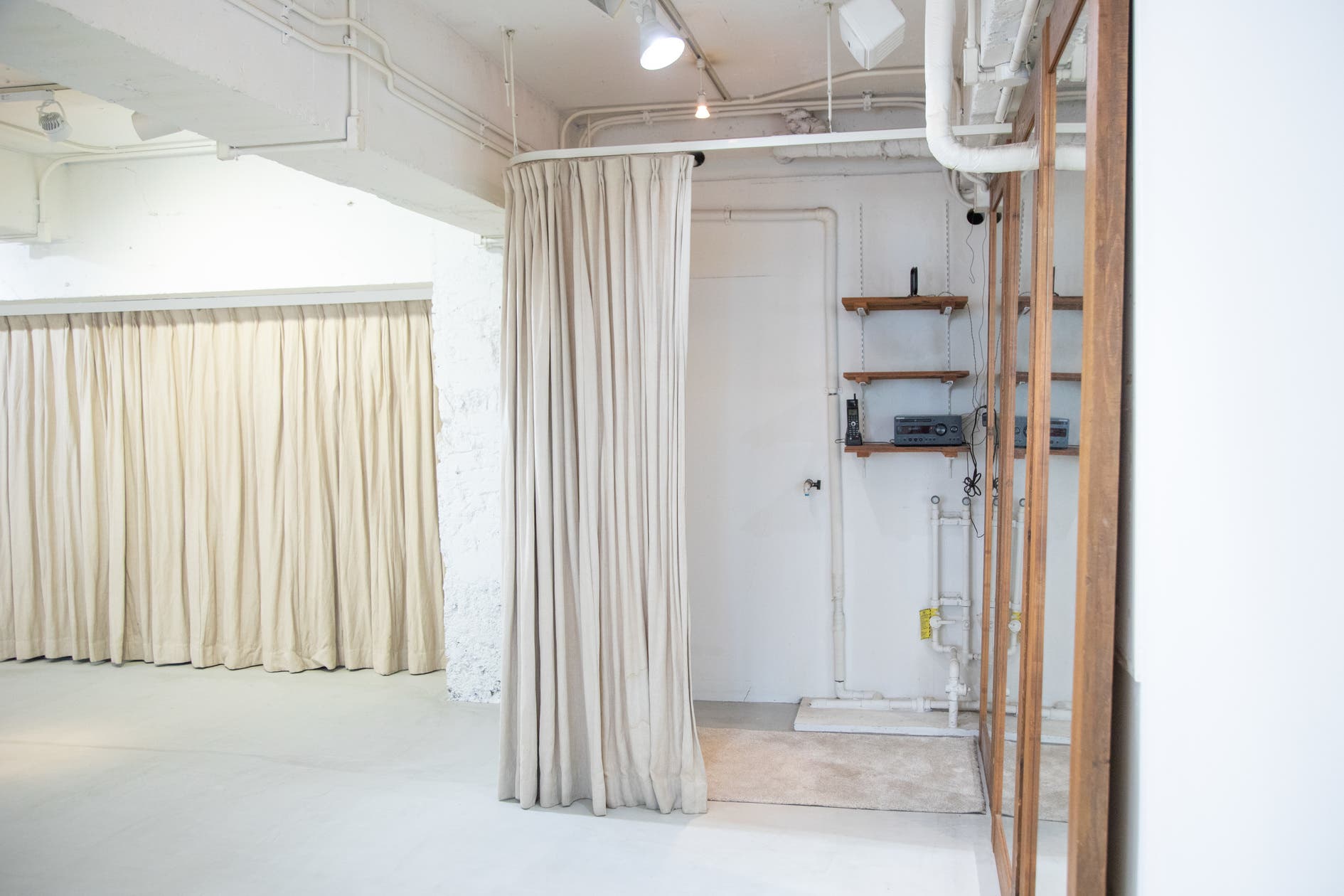 【恵比寿徒歩5分】ギャラリー、展示会等　フィッティングルーム有り、ラック貸し出し可能、白壁コンクリ床　64㎡ 4Fの写真8