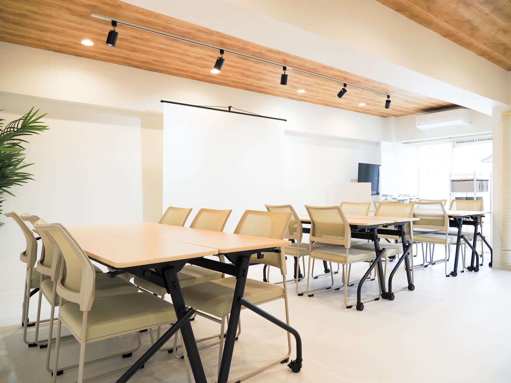 ＼NEW OPEN🎉／🟧セミナー・カジュアルパーティーにおすすめ🟧高性能プロジェクター🎥法人利用相談可！[80]の写真2