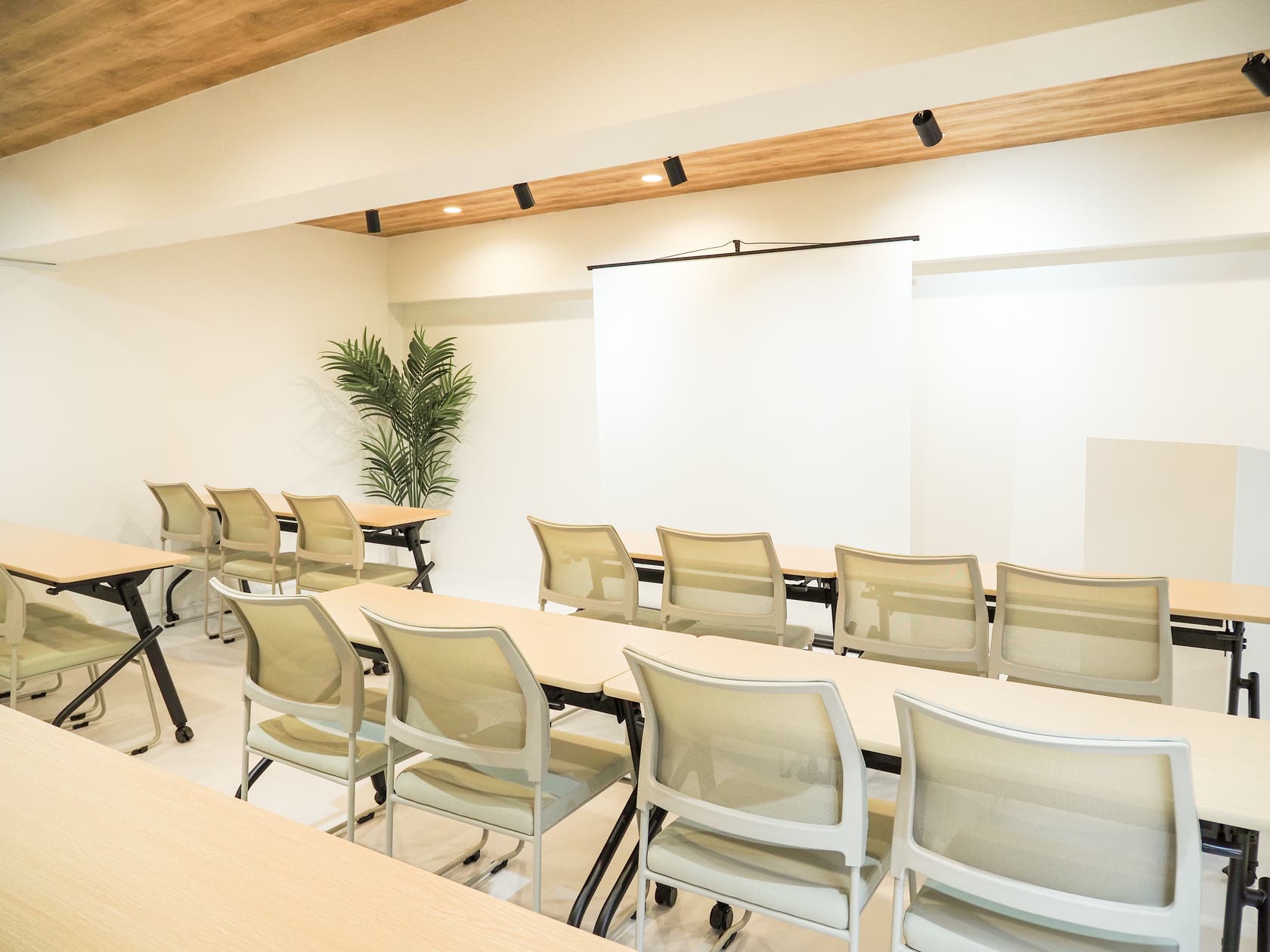 ＼NEW OPEN🎉／🟧セミナー・カジュアルパーティーにおすすめ🟧高性能プロジェクター🎥法人利用相談可！[80]の写真3