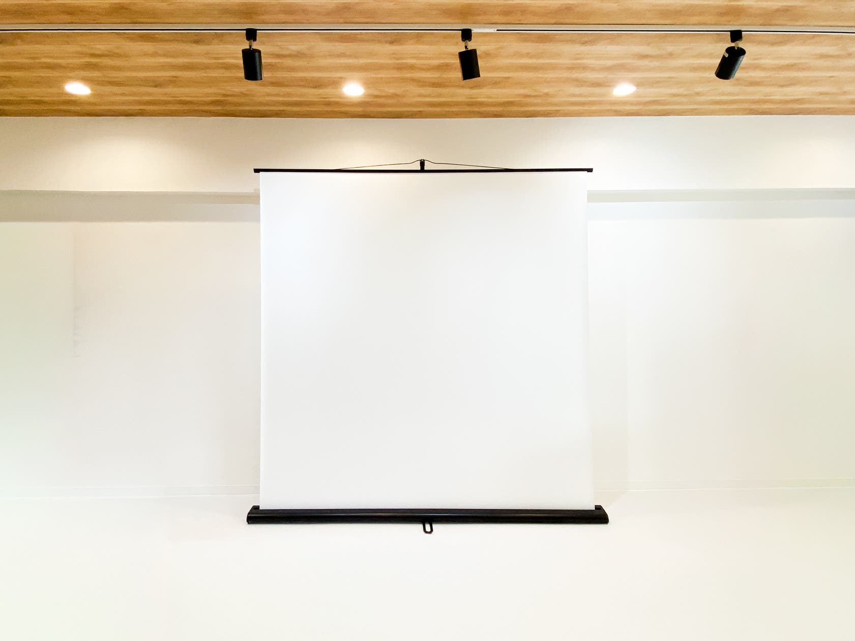 プロジェクタースクリーンの画像1