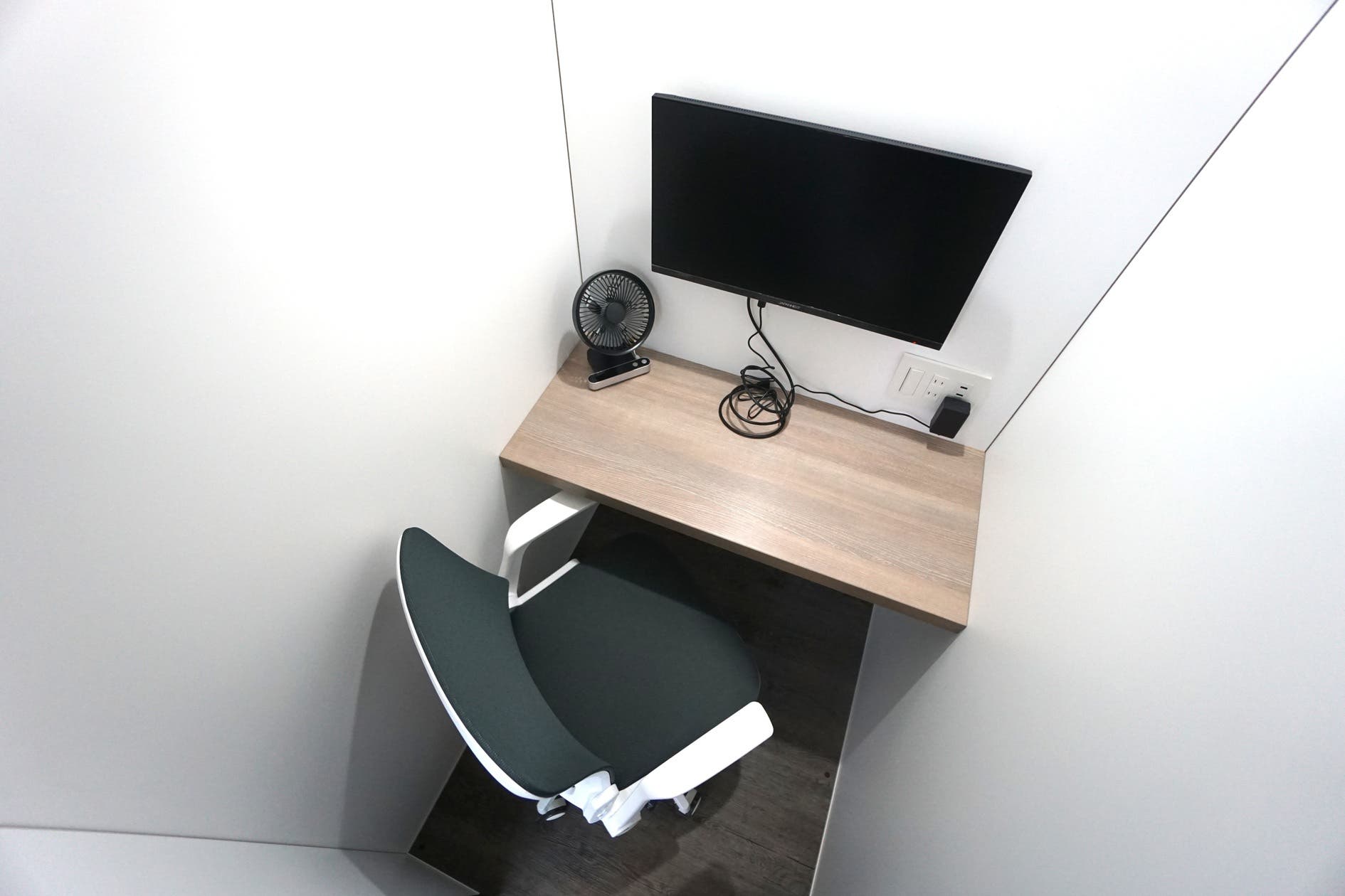 ＜PaO Work 札幌駅　野村不動産札幌ビルNo.1＞札幌駅徒歩2分✨1人用個室🚪Wi-Fi📶モニター🖥️電源🔌の写真1