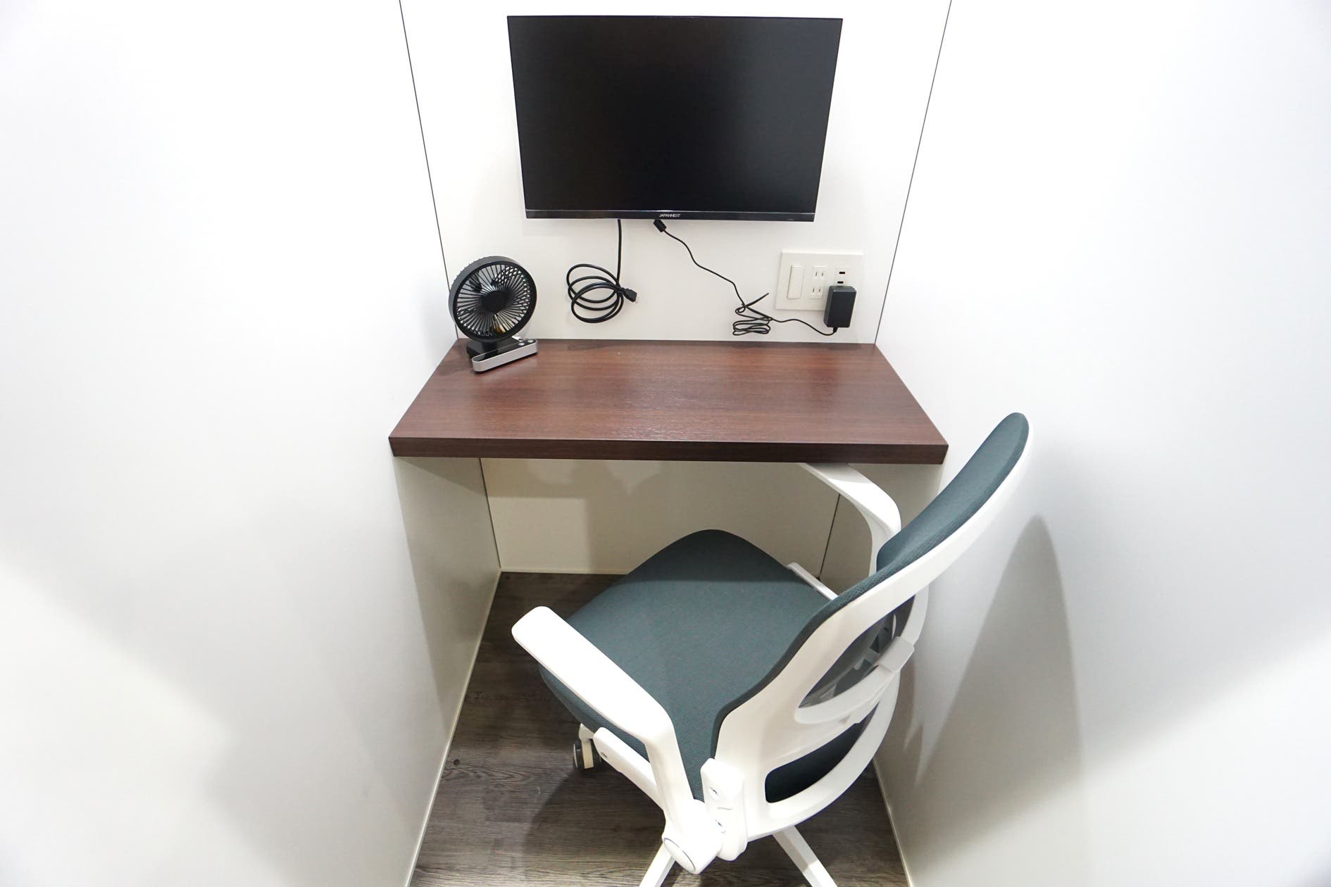 ＜PaO Work 大通駅　札幌ノースプラザNo.1＞チ・カ・ホ直結✨1人用個室🚪Wi-Fi📶モニター🖥️電源🔌の写真2