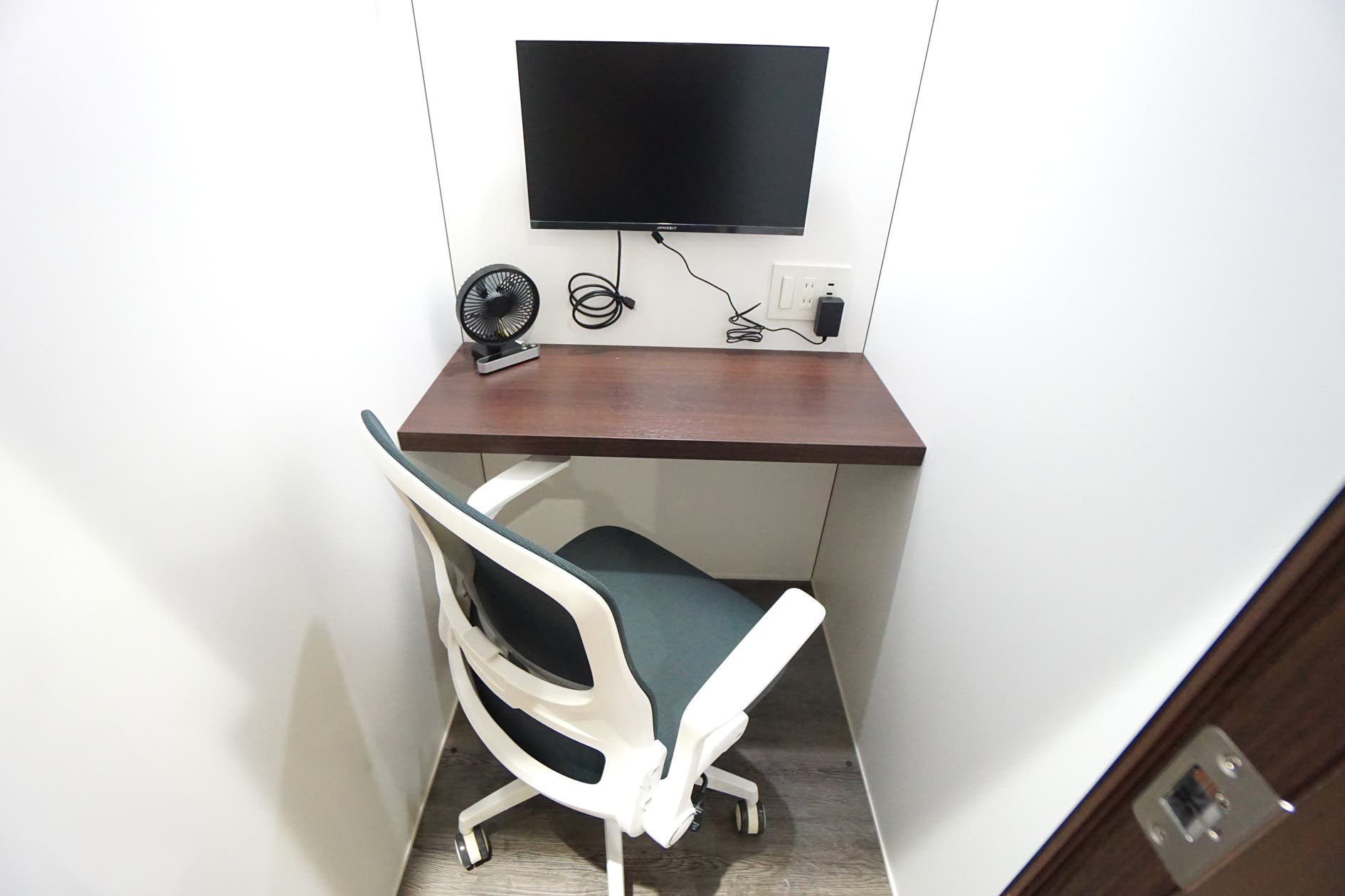 ＜PaO Work 大通駅　札幌ノースプラザNo.1＞チ・カ・ホ直結✨1人用個室🚪Wi-Fi📶モニター🖥️電源🔌の写真3