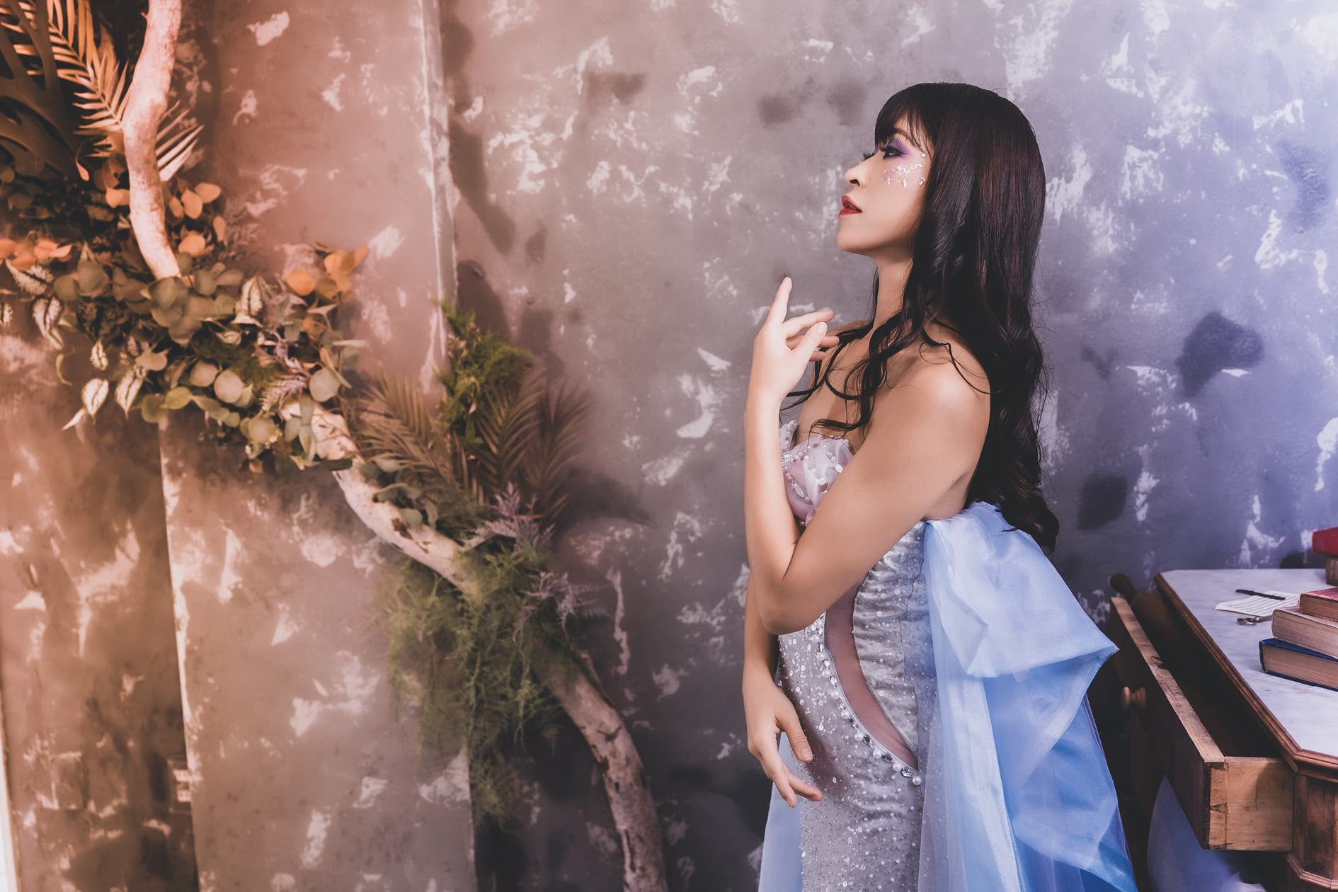 🎉40%OFFキャンペーン🎉【飯田橋4分】二面採光｜座れるアーチ壁｜白と黒｜アンティーク雑貨｜漆喰壁｜本物のドライフラワーの写真3