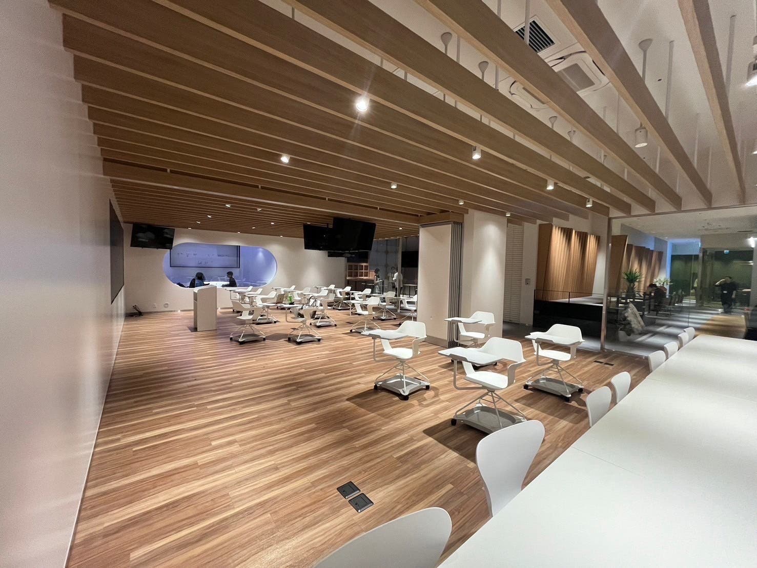 なんば駅すぐ！完全設備！開放的なレンタルスペースの写真4