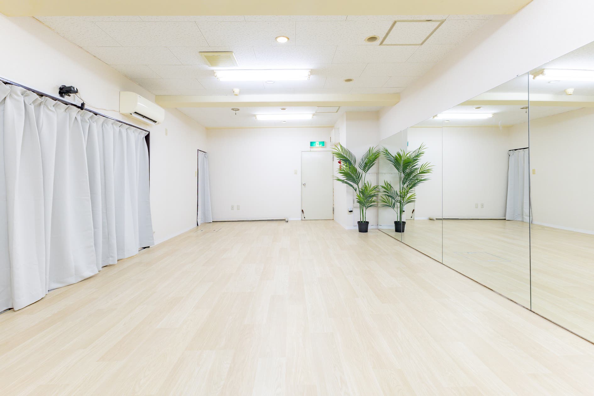 New🎊【京急川崎駅9分】45㎡の広々空間｜幅6mの大型鏡｜無料で使える備品多数の写真4