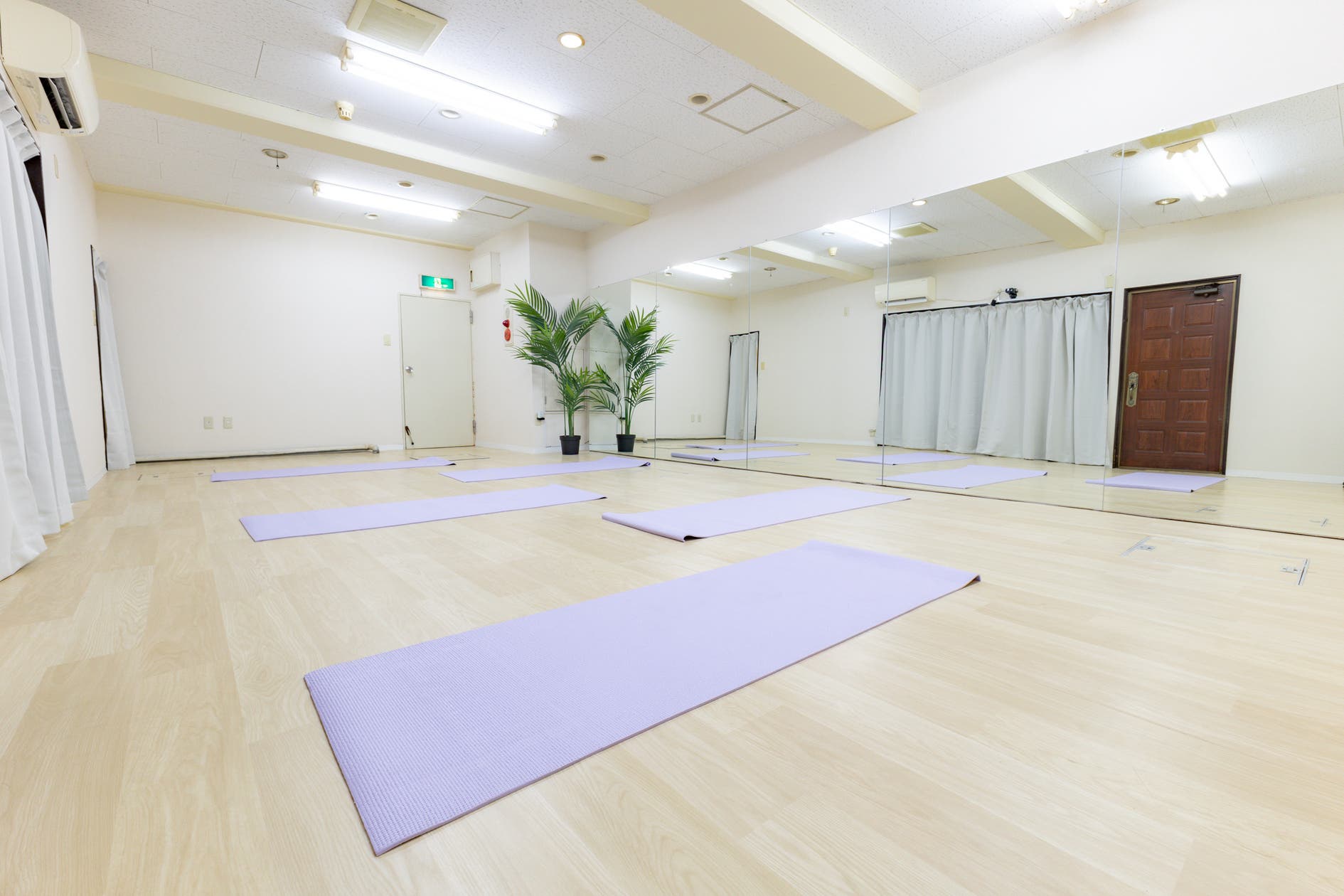 New🎊【京急川崎駅9分】45㎡の広々空間｜幅6mの大型鏡｜無料で使える備品多数の写真5