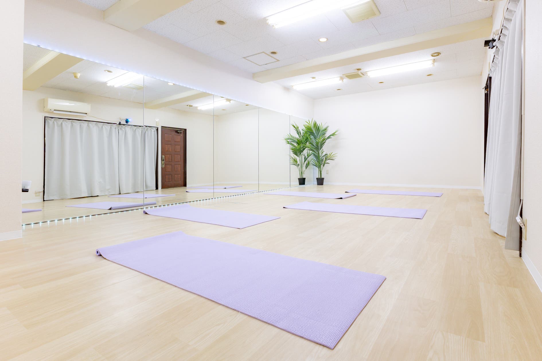 New🎊【京急川崎駅9分】45㎡の広々空間｜幅6mの大型鏡｜無料で使える備品多数の写真6